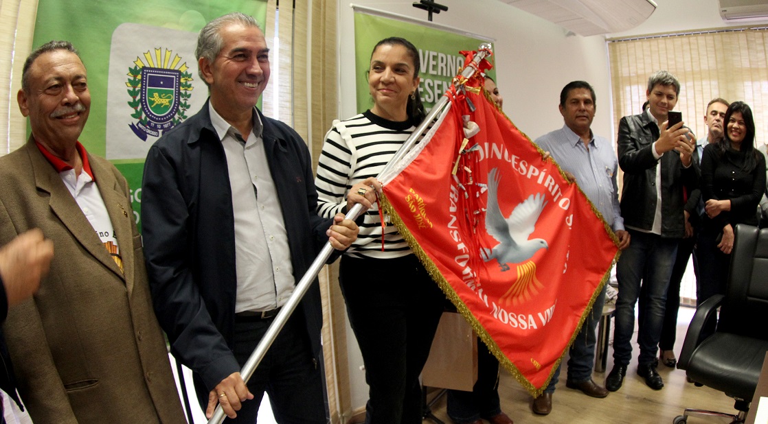 Governador mantém tradição e recebe Bandeira do Divino pelo 4º ano ... Governador mantém tradição e recebe Bandeira do Divino pelo 4º ano ...